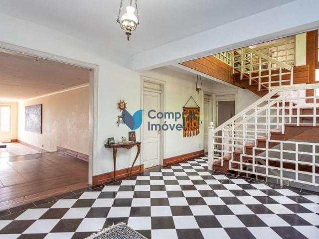 Casa com 6 quartos e 849m² no bairro Teresopolis