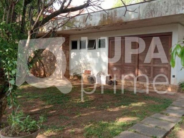 CASA COM 6 QUARTOS E 15 VAGAS DE GARAGEM À VENDA NO TREMEMBÉ