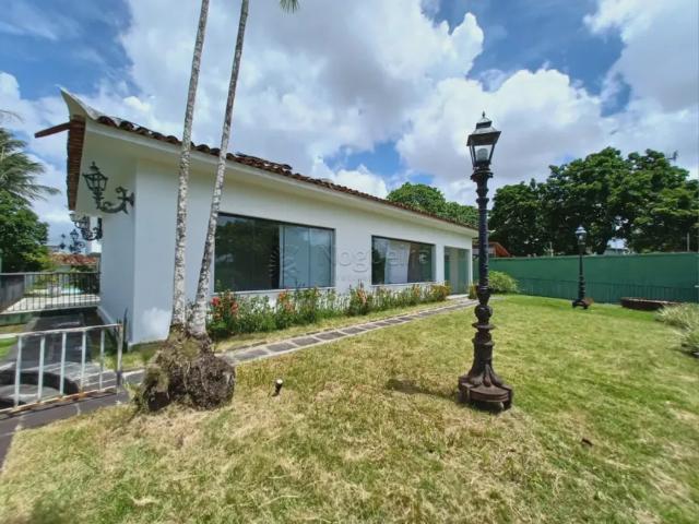 Casa com 6 Quartos e 2 banheiros à Venda, 720 m² por R$ 2.200.000