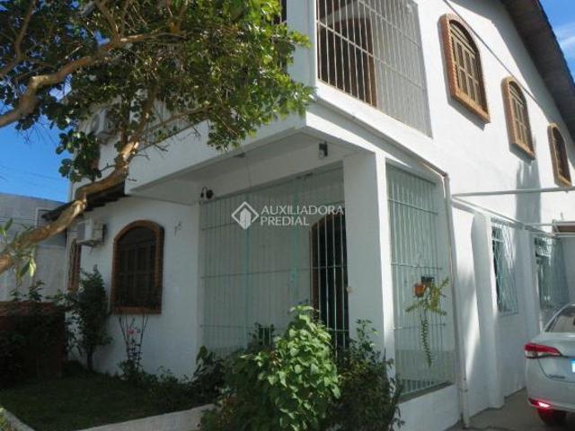 Casa com 6 quartos e 2 suítes no bairro Vila Nova