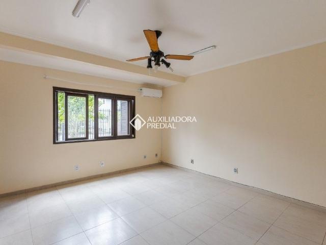 Casa com 6 quartos e 350m² para alugar em Harmonia, Canoas