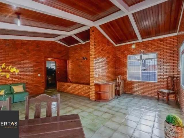 Casa com 6 quartos, 2 vagas e pátio no Bairro Higienópolis
