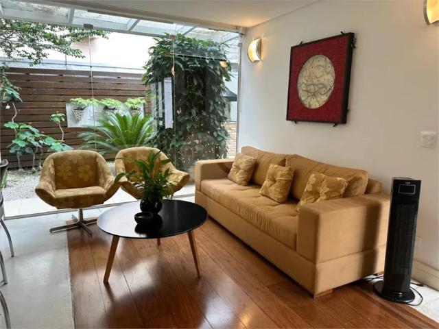 Casa com 6 quartos à venda em Vila Ipojuca SP