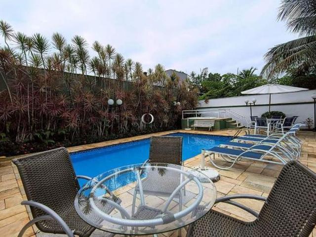CASA COM 6 SUÍTES À VENDA NO CONDOMÍNIO ACAPULCO GUARUJÁ / SP