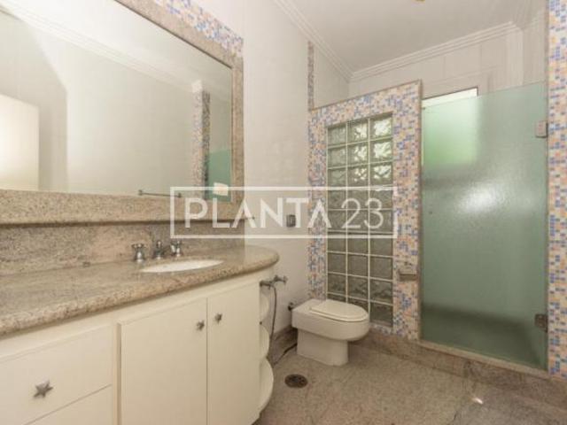 Casa com 700 m², 4 quartos sendo 2 suítes à venda no bairro Morumbi