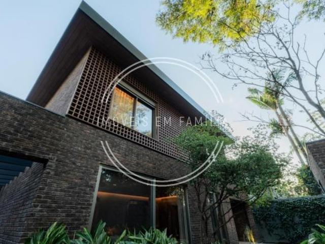 Casa com 701 m², 4 quartos sendo 4 suítes à venda no bairro Alto de Pinheiros