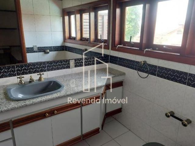 Casa com 720m² de área total, 3suítes, 6 vagas, piscina, churrasqueira, aquecime