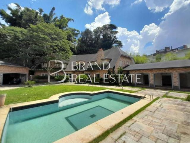 Casa com 730 m², 4 quartos sendo 4 suítes à venda no bairro Morumbi