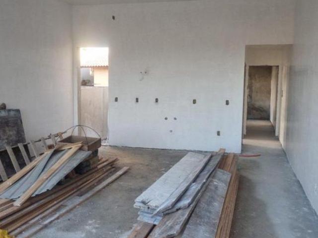 Casa com 74 metros quadrados, 1 suíte, banheiro social, garagem, em Capão da Canoa RS