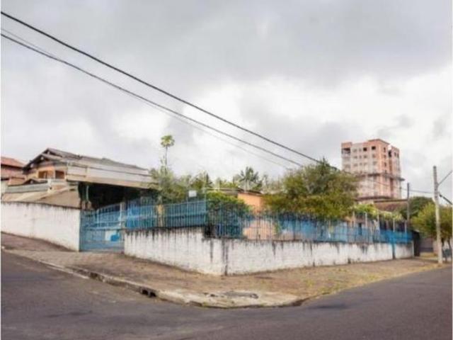 casa com 794,90m² de área total, de esquina a venda no Jardim Itú