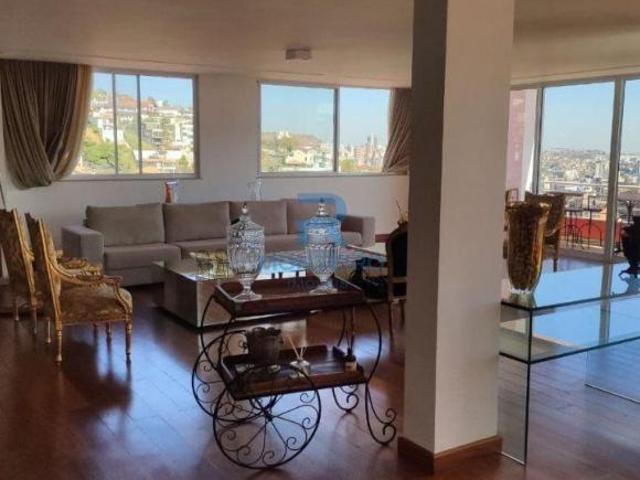 Casa com 7 dormitórios à venda