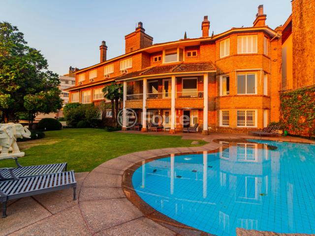 Casa com 7 dormitórios em Porto Alegre