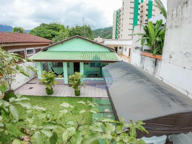 Casa com 7 dorms, Centro, Caraguatatuba R$ 2.3 mi, Cod: 2353