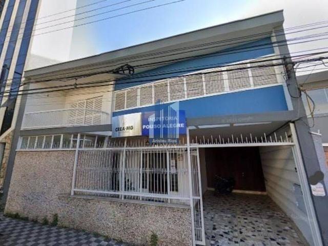 Casa com 7 quartos, 427 m²