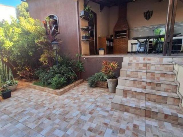 Casa com 7 quartos à venda em Contagem, no bairro Jk