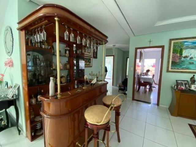 Casa com 7 quartos à venda no Bairro Jardim Karaíba Uberlândia/MG