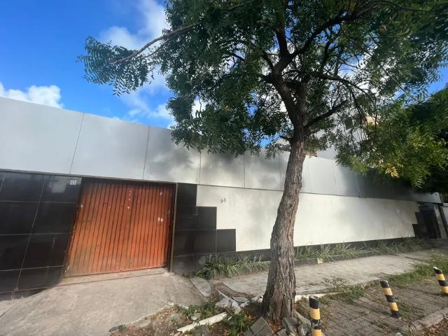Casa com 7 Quartos e 4 banheiros à Venda, 324 m² por R$ 880.000