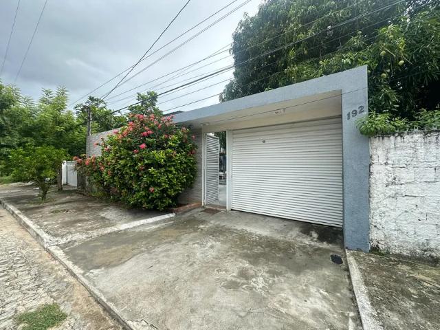 Casa com 7 Quartos e 5 banheiros à Venda, 300 m² por R$ 1.500.000