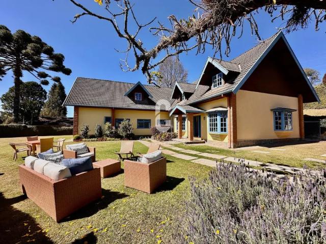 Casa com 7 Quartos e 6 banheiros à Venda, 580 m² por R$ 3.800.000