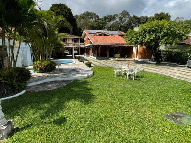 Casa com 7 Quartos e 11 banheiros à Venda, 531 m² por R$ 895.000