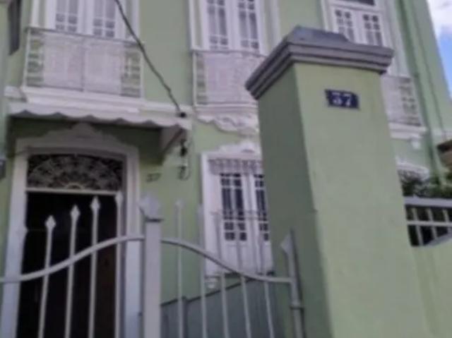 Casa com 7 Quartos e 2 banheiros à Venda, 474 m² por R$ 1.180.000