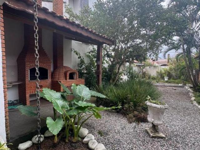 Casa com 7 quartos e área gourmet em Peruíbe