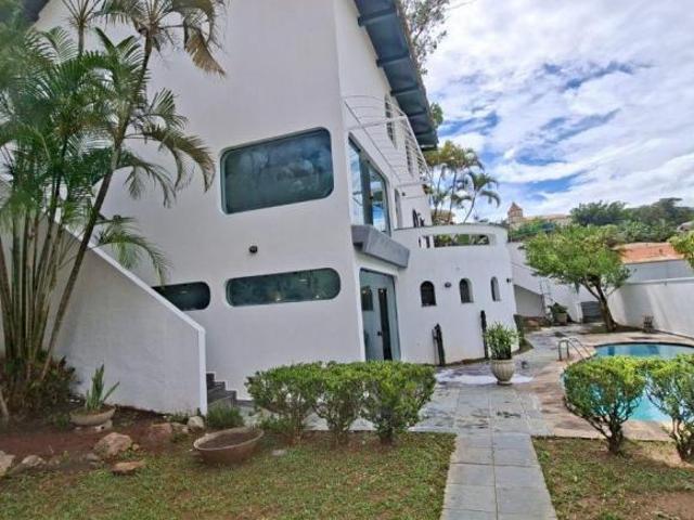 Casa com 800 m² e 4 dormitórios à venda em Real Parque abaixo da avaliação