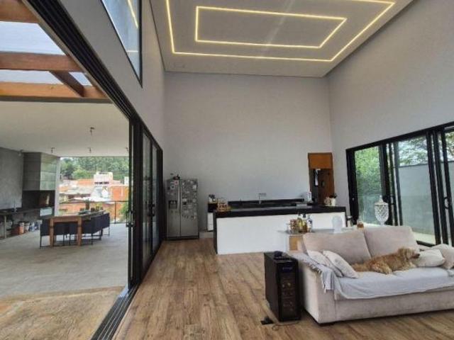 Casa com 810 m² e 3 quartos à venda na Granja Viana