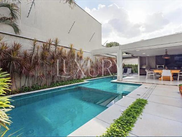 Casa com 812 m², 4 quartos sendo 4 suítes à venda no bairro Alto de Pinheiros