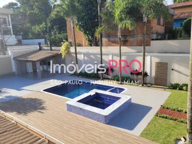 Casa com 828m² no Morumbi com 4 suítes, sala com 03 ambientes e 04 vagas