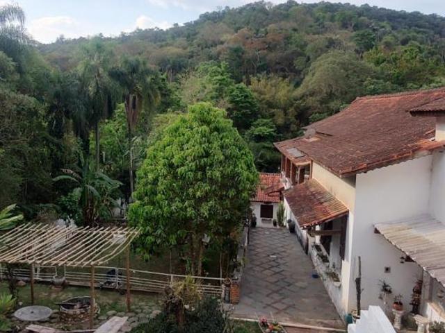 Casa com 850m² construídos no condomínio Sausalito