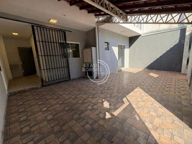 Casa com 89m² em um terreno de 100 m² com 2 dormitórios sendo 1 suíte no bairro Santa Catarina