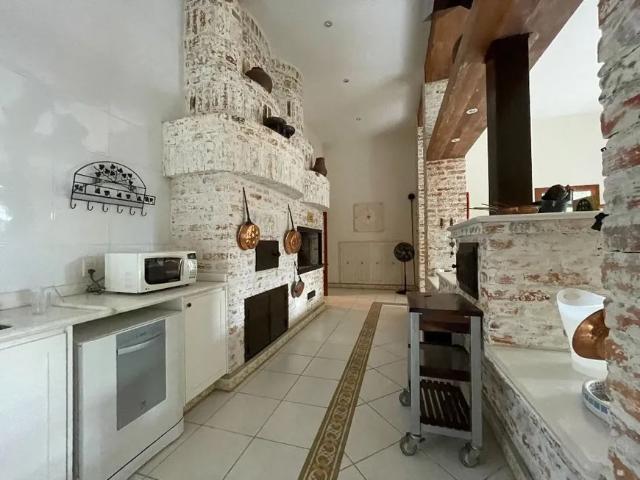 Casa com 8 dormitórios em dois lotes e 962 m² de área construída, à venda por R$ 18.000.000,00 Cond