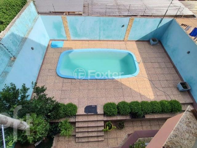 Casa com 8 dormitórios em Cachoeirinha