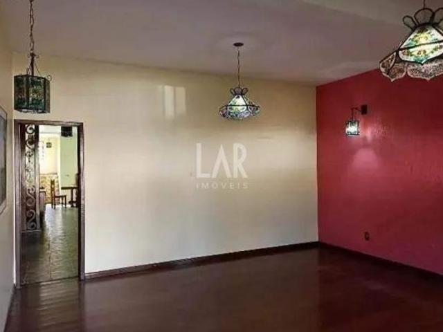 Casa com 8 Quartos à Venda no Nova Suíça | 302m² Construídos | Terreno 386m² | 3 Vagas | R$ 1.300.00