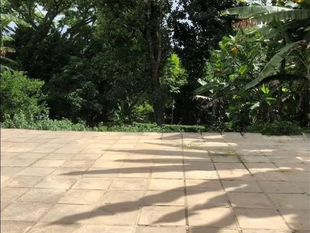 Casa com 8 Quartos e 4 banheiros à Venda, 240 m² por R$ 200.000