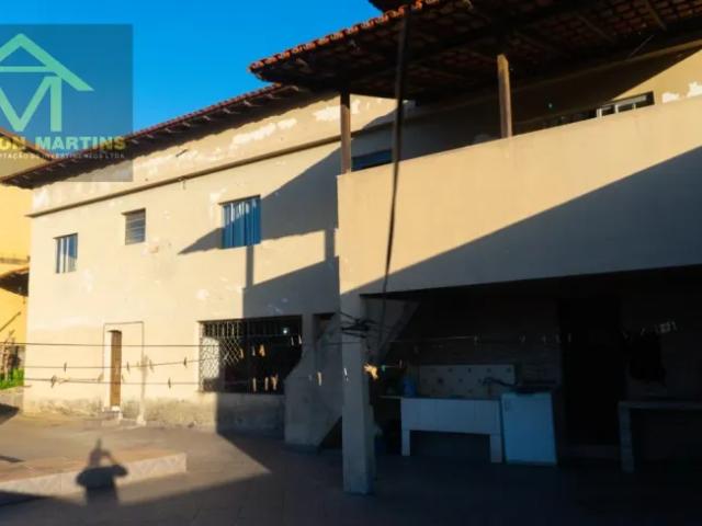 Casa com 8 Quartos e 4 banheiros à Venda, 400 m² por R$ 1.100.000