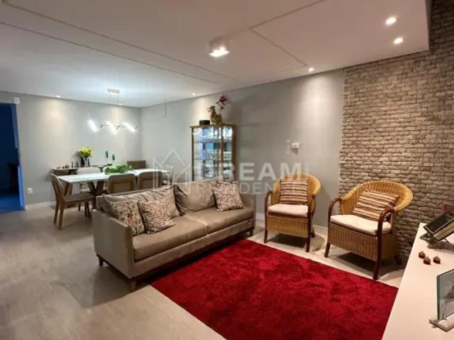 Casa com 8 Quartos e 6 banheiros à Venda, 400 m² por R$ 2.200.000