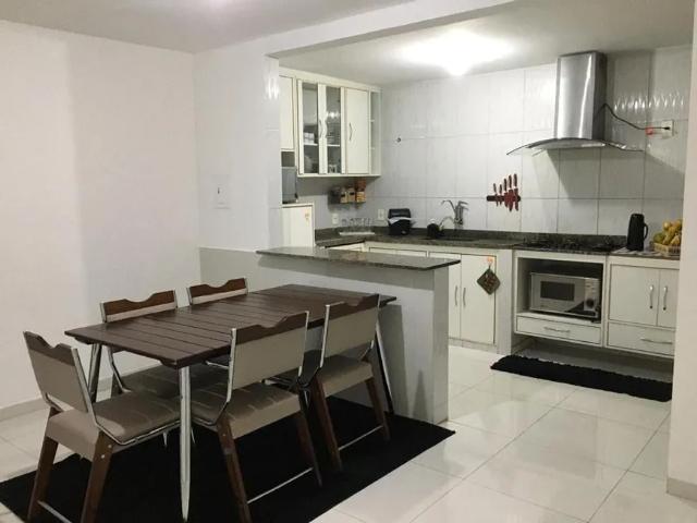 Casa com 8 Quartos e 3 banheiros à Venda, 163 m² por R$ 1.100.000