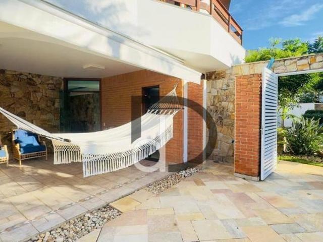 Casa com 8 Suítes e Ampla Área de Lazer na Riviera de São Lourenço