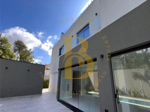 Casa com 900 m², 5 quartos sendo 5 suítes à venda no bairro Jardim Europa