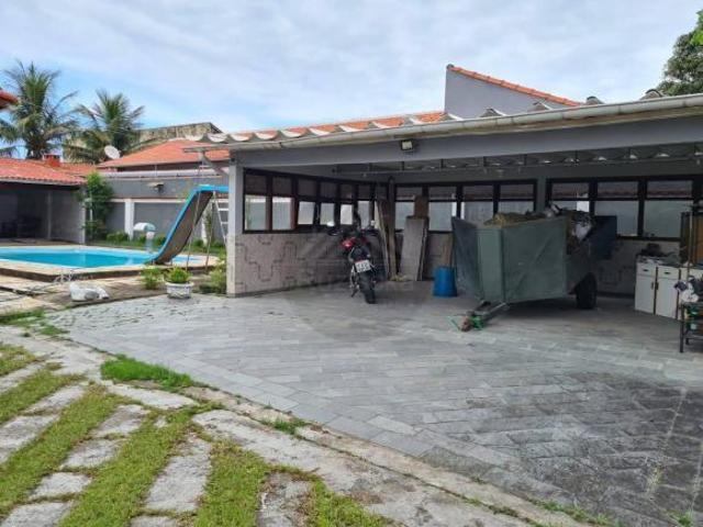 Casa com 900m² de área total, 4 dormitórios e piscina Itanhaém/SP