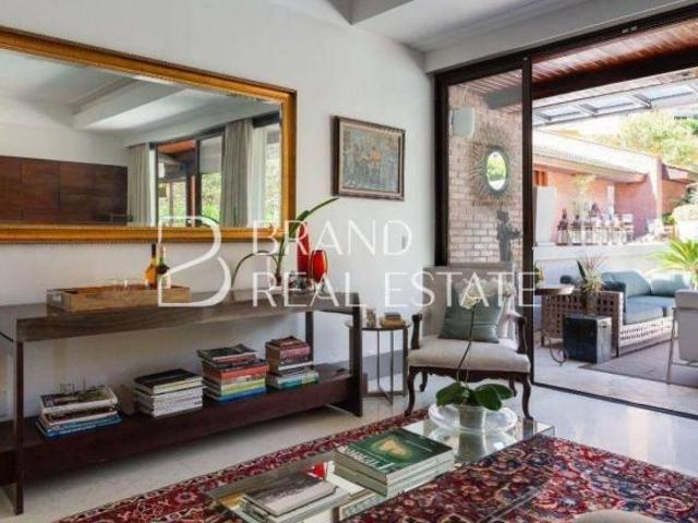 Casa com 920 m², 4 quartos sendo 4 suítes à venda no bairro Jardim Guedala