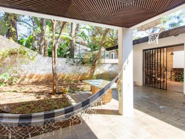 Casa com 991 m², 3 quartos sendo 1 suíte à venda no bairro Jardim Guedala