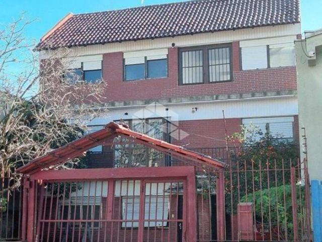 Casa com 9 Dormitórios, 9 banheiros, 7 vagas de garagem *IMÓVEL PARA REFORMA* PROJETO PARA 9 APA
