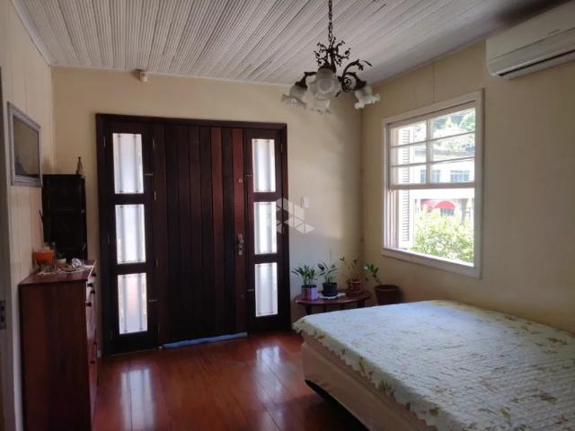 Casa com 03 dormitórios à venda no bairro São Leopoldo, Caxias do Sul