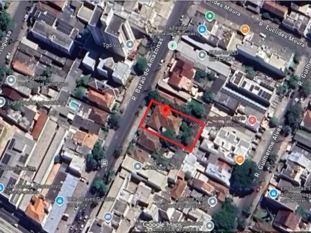 Casa com 03 dormitórios com amplo terreno
