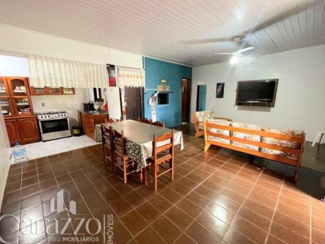 Casa com 03 dormitórios