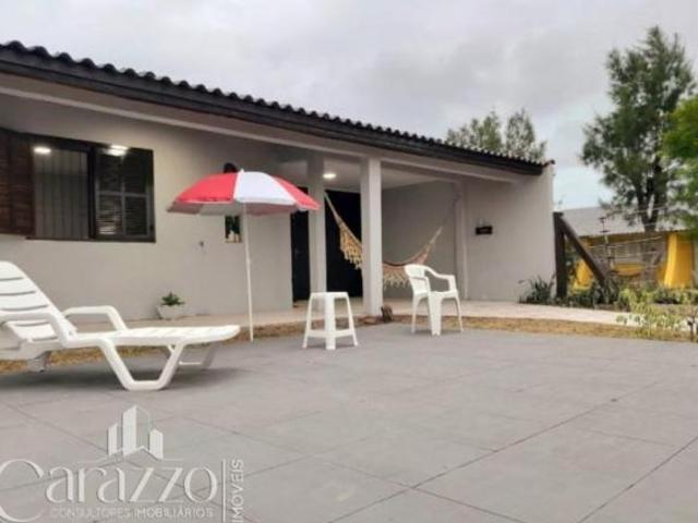 Casa com 03 dormitórios