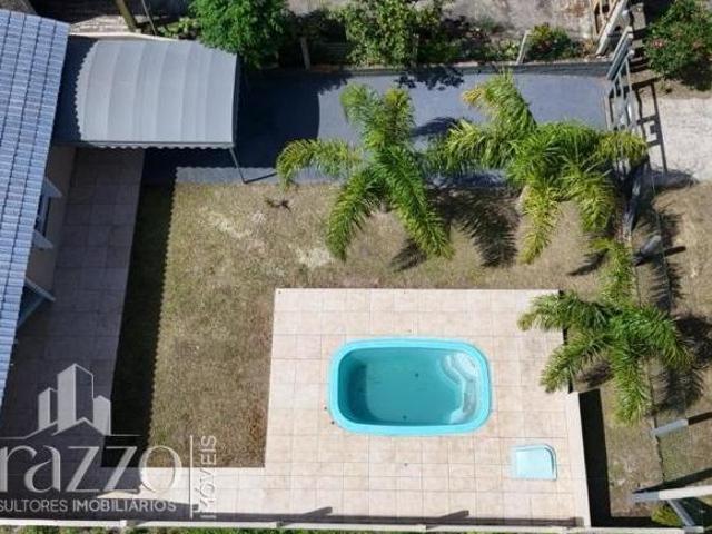 Casa com 03 dormitórios